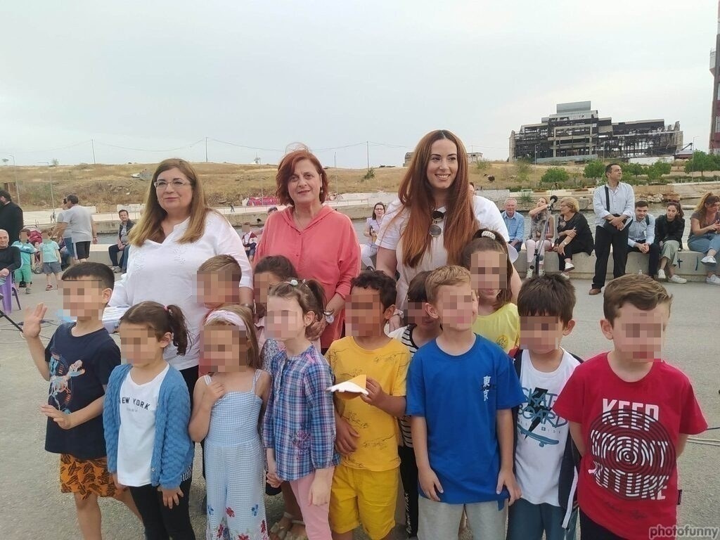 ΧΑΜΟΓΕΛΑ ΚΑΙ ΠΛΗΘΟΣ ΚΟΣΜΟΥ ΣΤΑ ΛΙΠΑΣΜΑΤΑ ΓΙΑ ΤΗΝ 17η ΓΙΟΡΤΗ ΠΑΙΔΙΚΟΥ ...