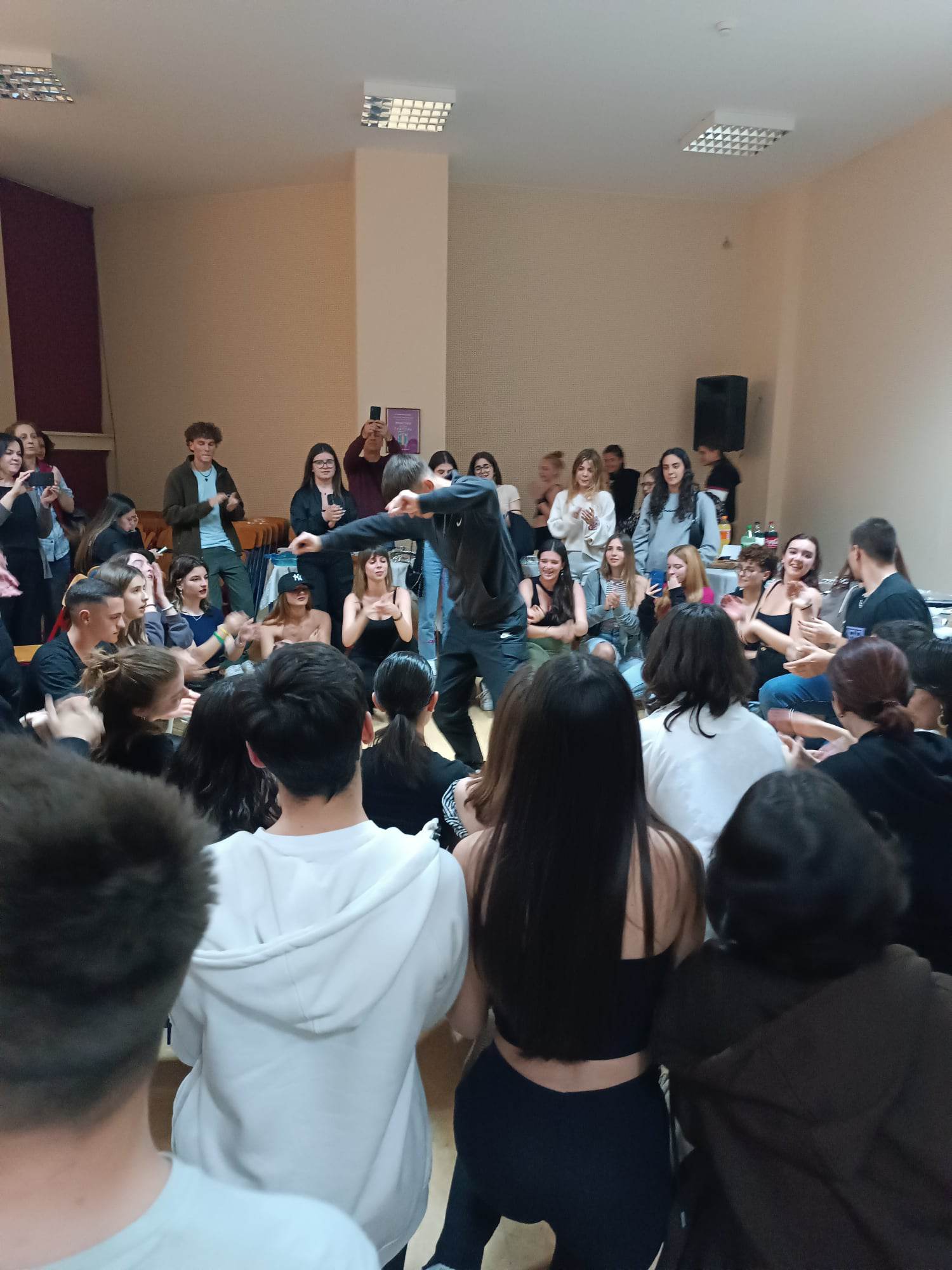 ΕΚΔΗΛΩΣΗ ΥΠΟΔΟΧΗΣ ΚΑΤΑΛΑΝΩΝ ΜΑΘΗΤΩΝ ΑΠΟ ΤΟ 1Ο ΓΕΛ ΚΕΡΑΤΣΙΝΙΟΥ & ΤΟ 4ο ...